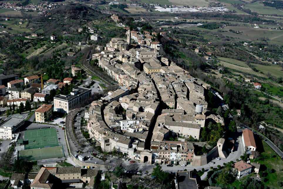 Pollenza, la città dell'antiquariato Ma anche il dormitorio di Macerata ...