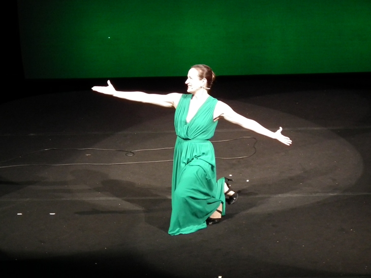 Applausi al Feronia per l'esibizione di Maddalena Crippa | Cronache ...