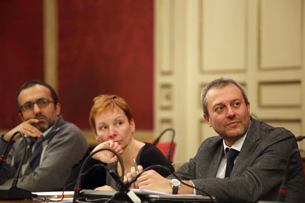 I consiglieri difendono la loro "onorabilità" Carelli: "Qualcuno mi ...