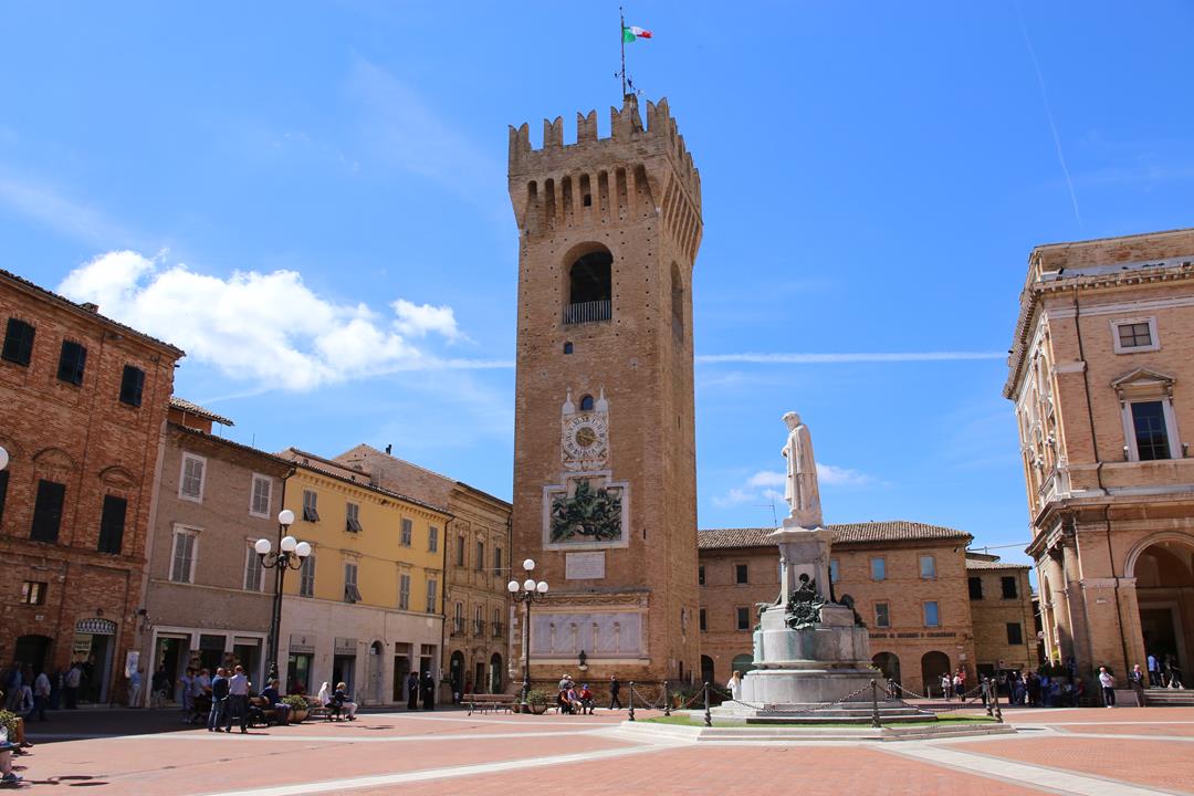 Franceschini inaugura la Torre del borgo: "Recanati è già capitale del ...