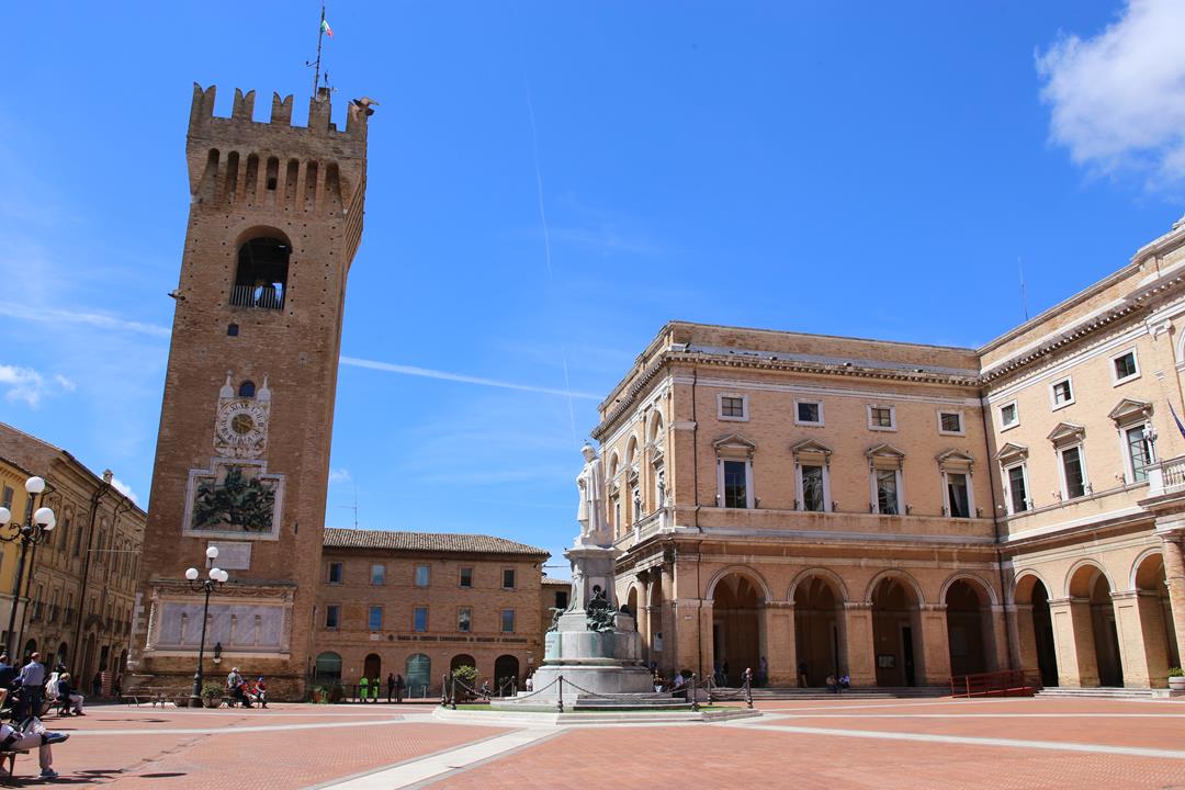 Franceschini inaugura la Torre del borgo: "Recanati è già capitale del ...