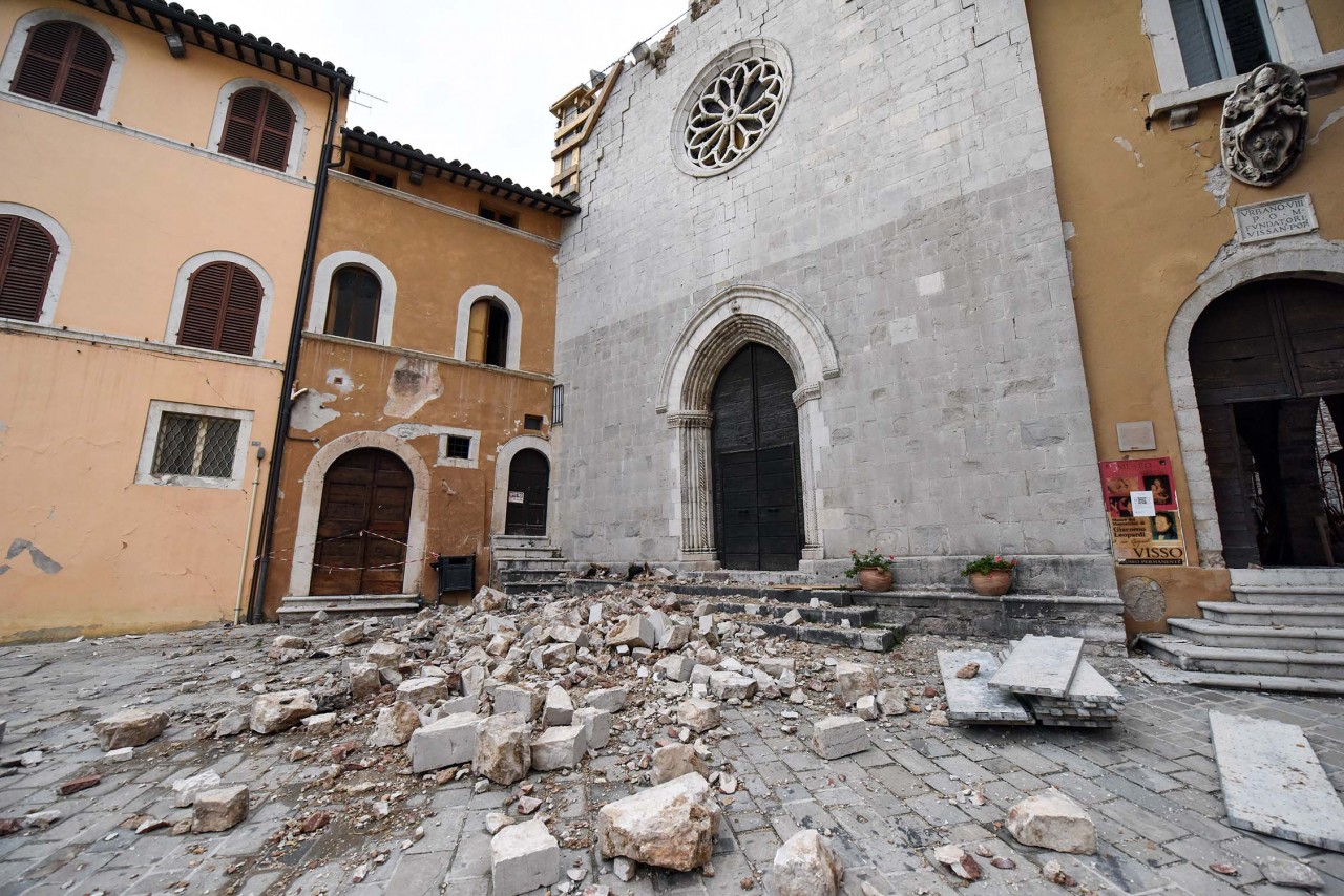 Visso nel cratere della burocrazia "Il centro non si può ricostruire ...