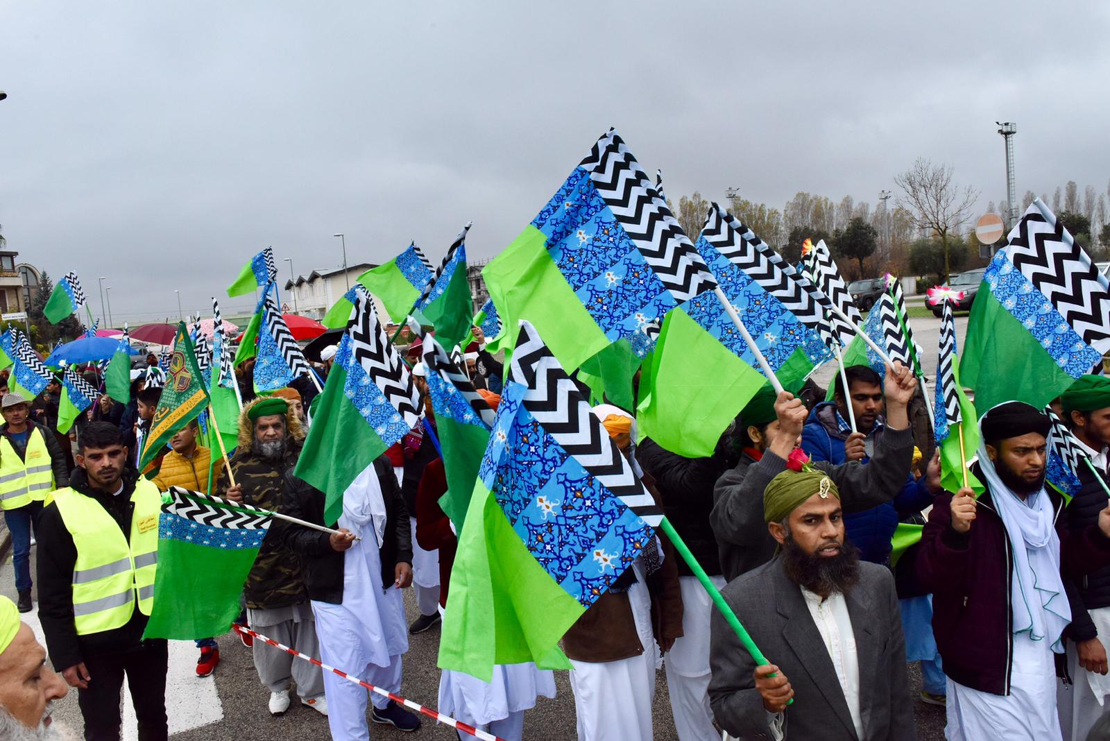 Nascita di Maometto: in 300 al corteo islamico (FOTO/VIDEO) | Cronache ...