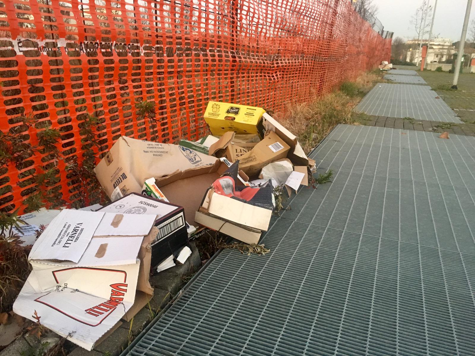 Degrado e sporcizia al parco Cecchetti - Cronache Maceratesi | Cronache ...
