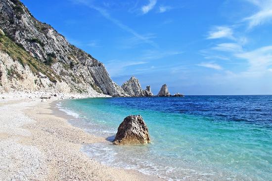 La spiaggia delle Due Sorelle è la più bella d'Italia | Cronache Maceratesi